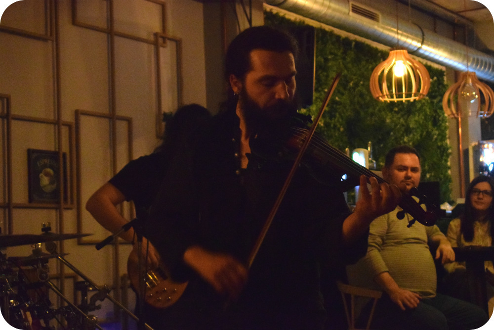 Muzica de weekend, pentru Sarbatori luminoase si binecuvantate