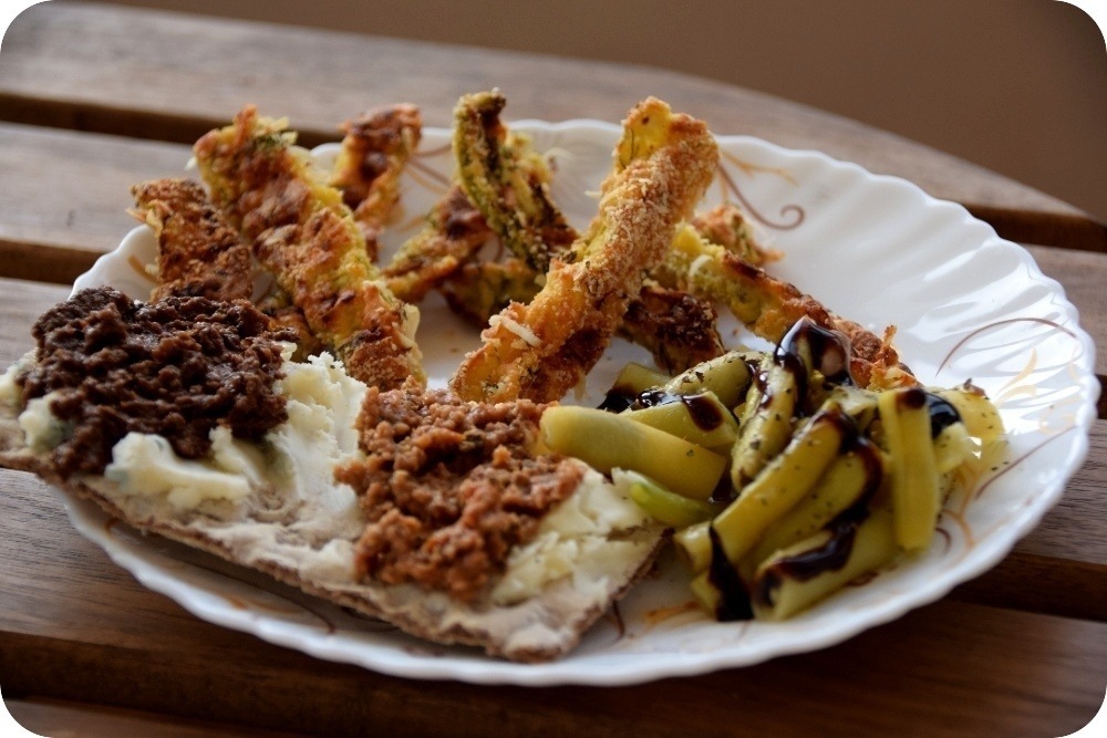 Dovlecei cu masline, sticks & pasta la Miercurea fara carne - Daniel Botea
