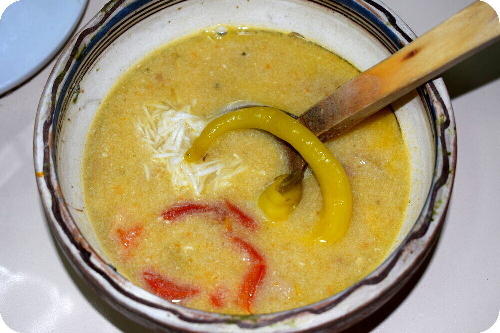 ciorbe-romanesti-ciorba-radauteana-cu-hrean-si-ardei-iuti-strachina ...